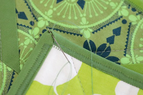 Zigzag Quilt Binding Tutorial - Bonjour Quilts