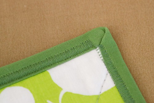 Zigzag Quilt Binding Tutorial - Bonjour Quilts